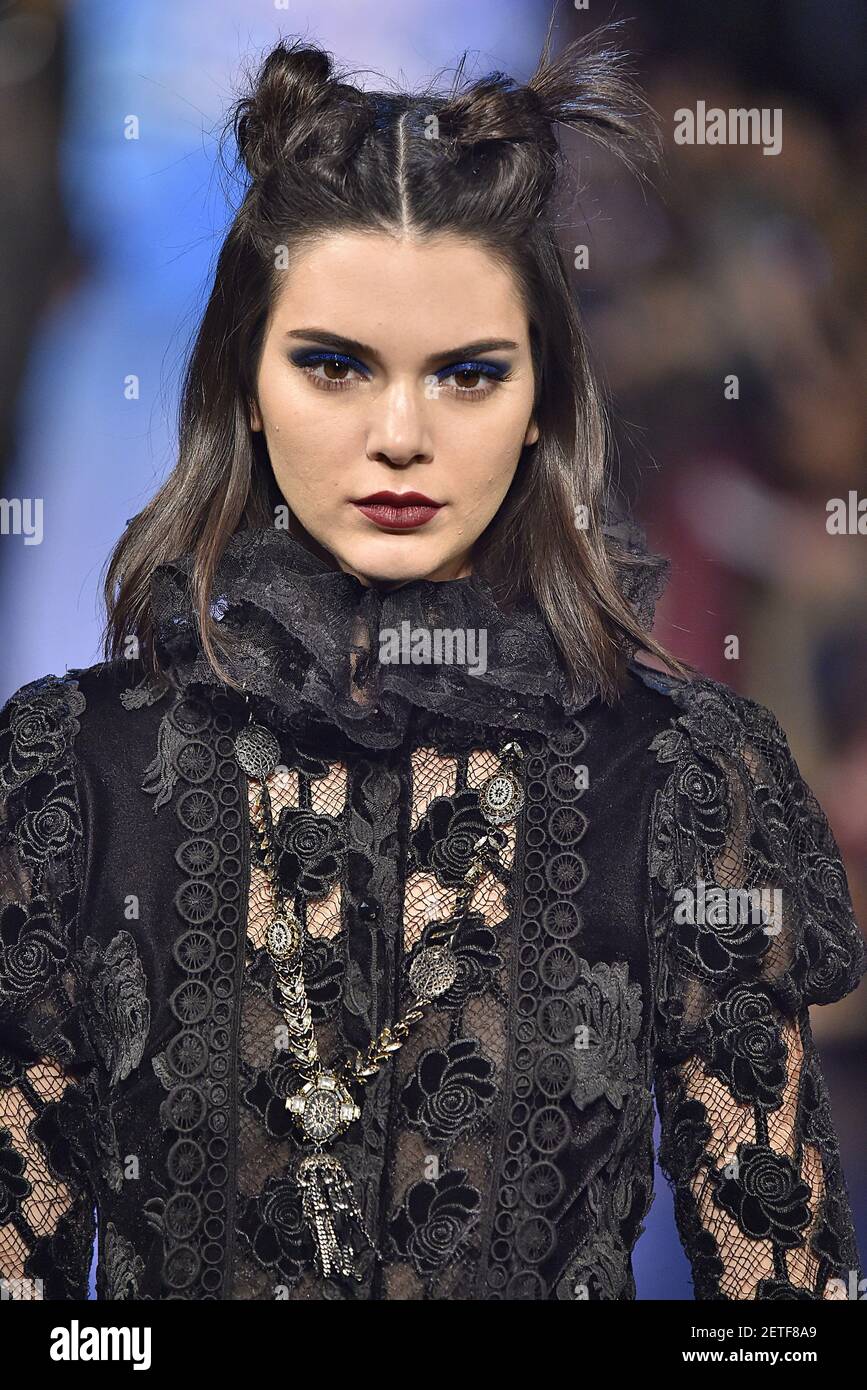 Model Kendall Jenner walks on the runway during the Anna Sui Fashion ...