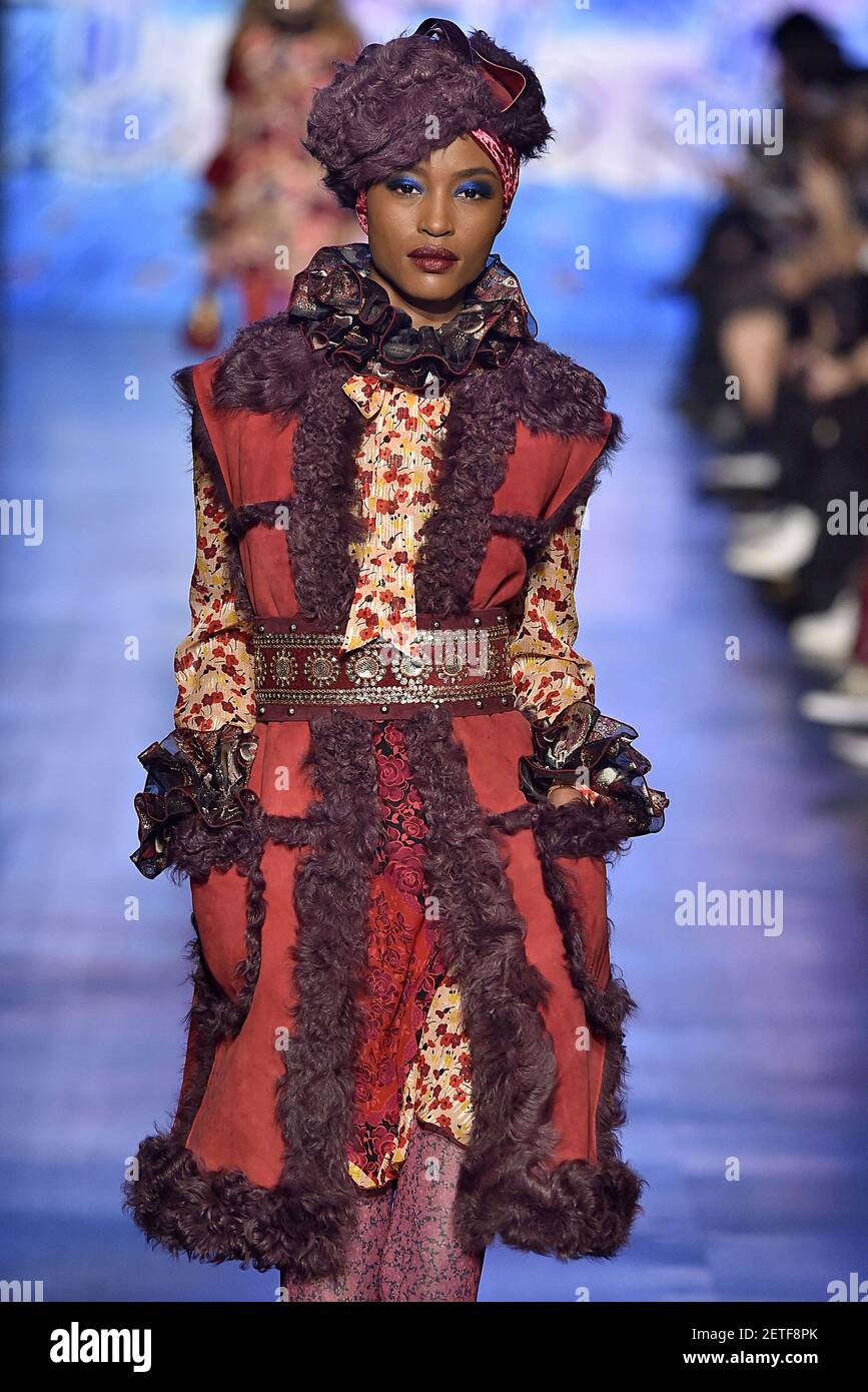 Model Alicia Burke walks on the runway during the Anna Sui Fashion Show ...