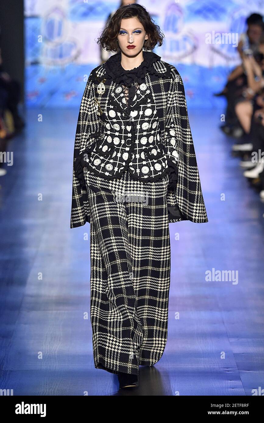 Model Amber Witcomb walks on the runway during the Anna Sui Fashion ...
