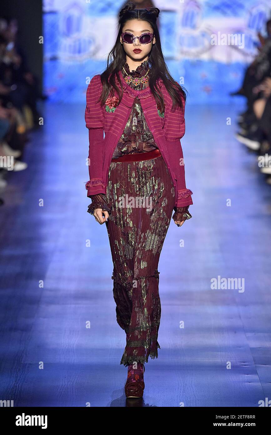 Model Yoon Young Bae walks on the runway during the Anna Sui Fashion ...