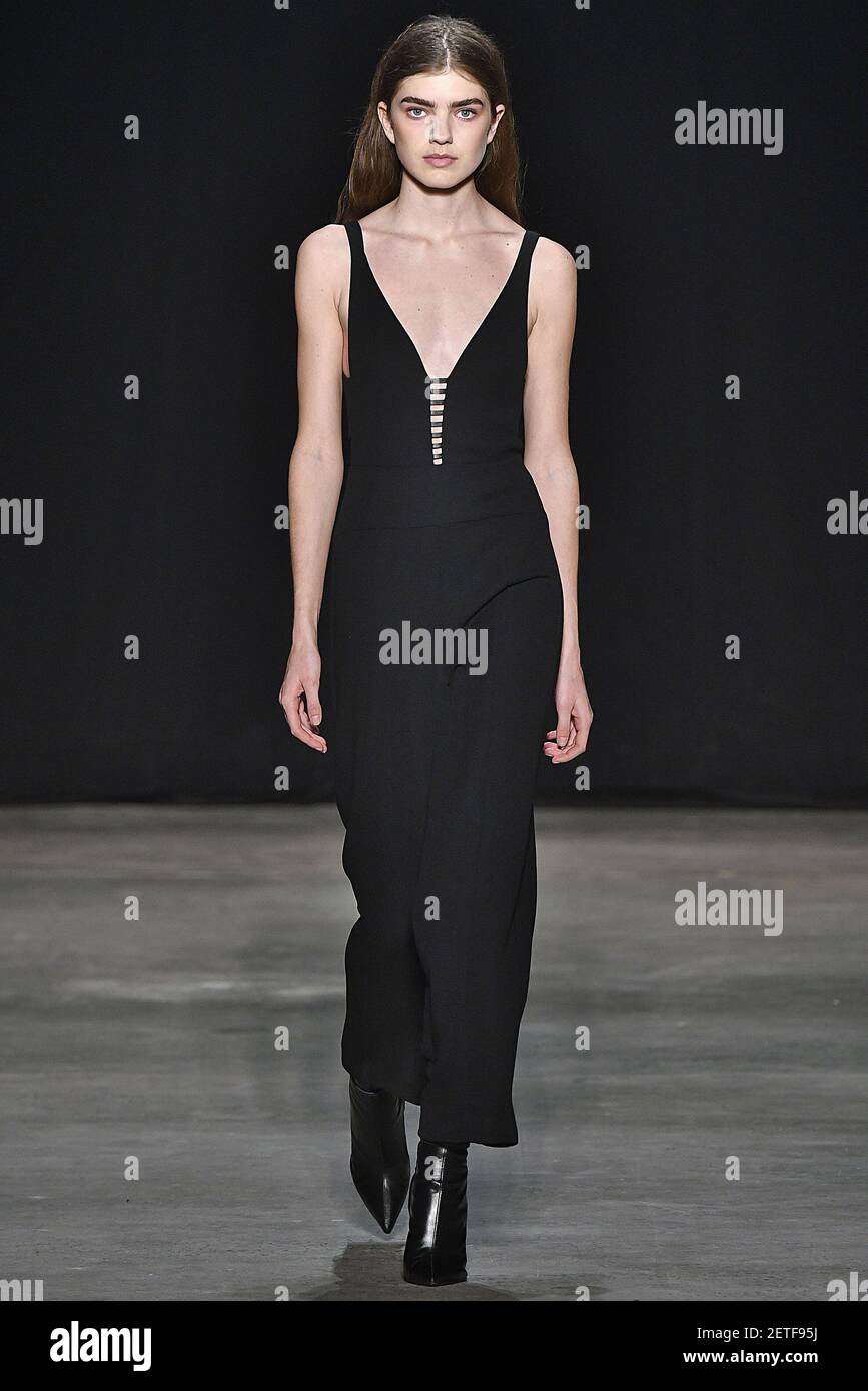 Model Skylar Tartz walks on the runway during the Narciso Rodriguez ...