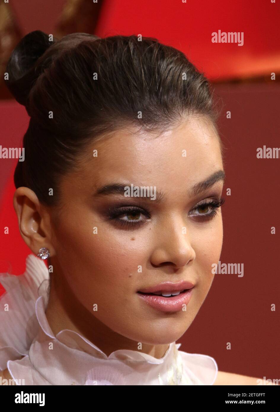 Hailee Steinfeld walking on the red carpet during the 89th Academy ...
