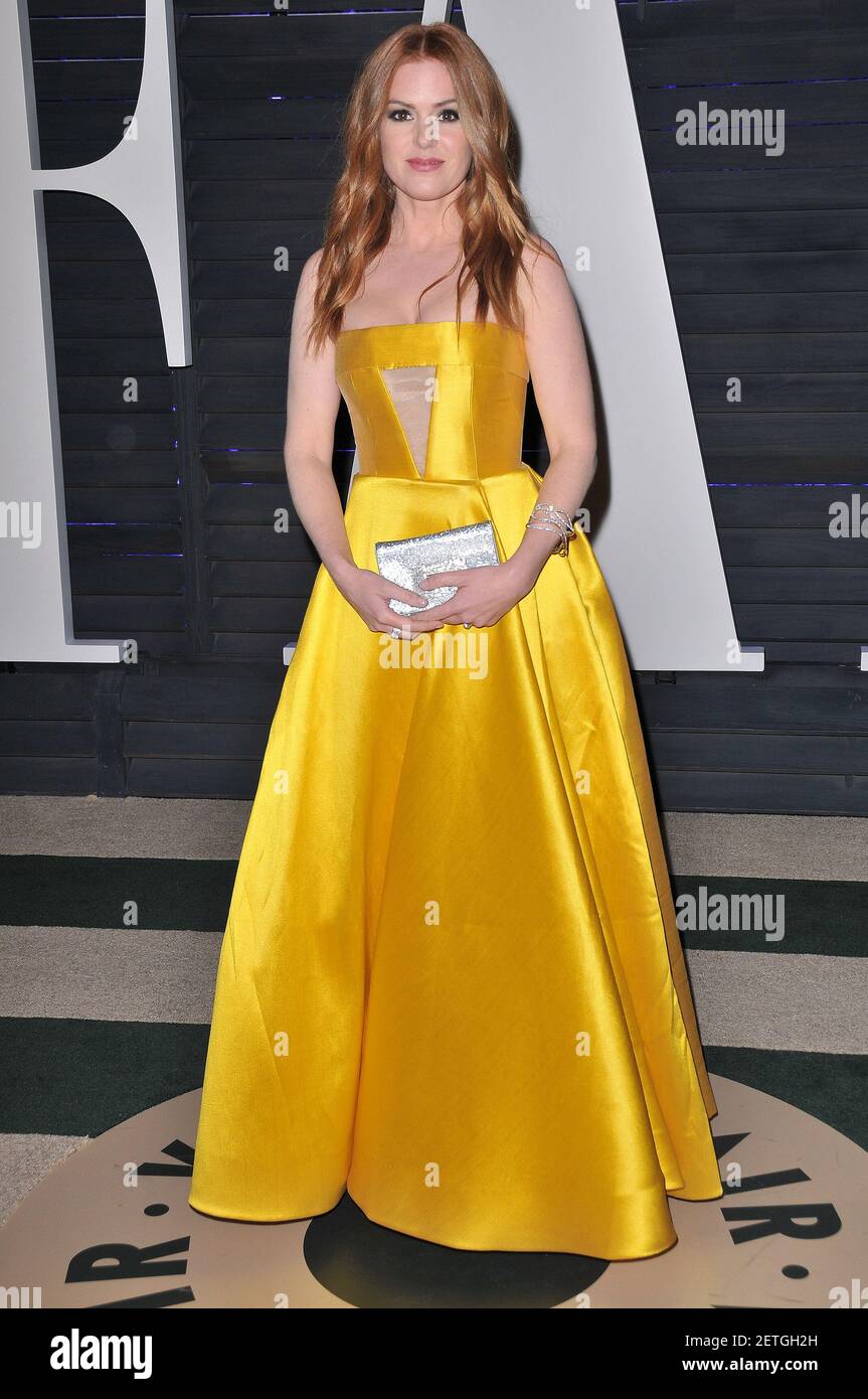 Isla Fisher arriving at the 2017 Vanity Fair Oscar Party hosted by ...
