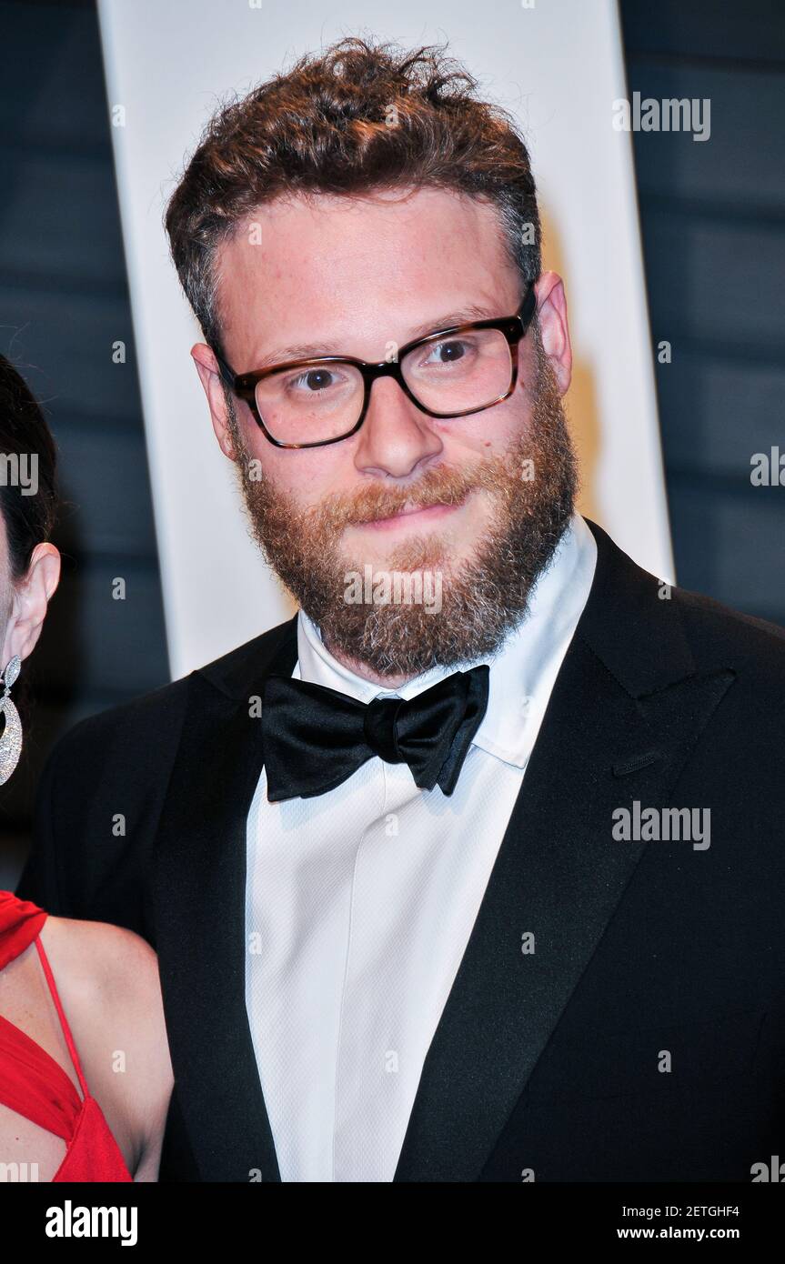 Seth Rogen walking the red carpet at the 2017 Vanity Fair Oscar Party ...