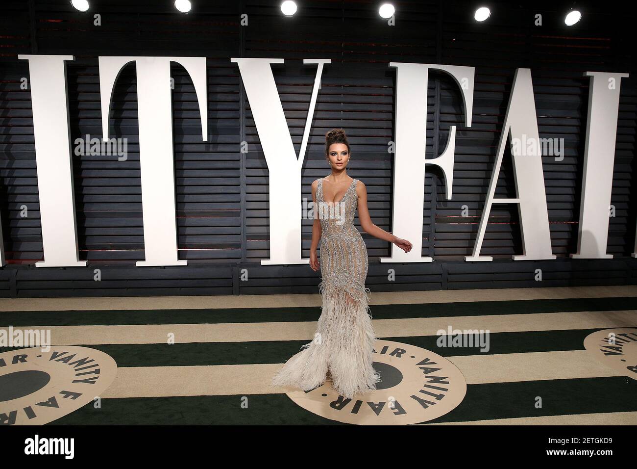 BEVERLY HILLS - FEBRUARY 26: Emily Ratajkowski attends the Vanity Fair ...