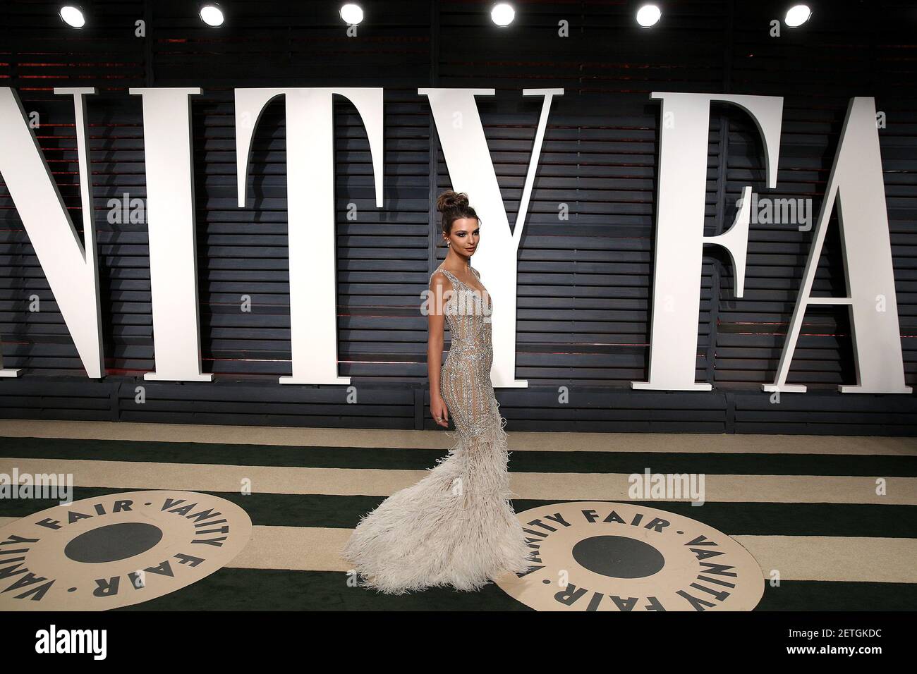 BEVERLY HILLS - FEBRUARY 26: Emily Ratajkowski attends the Vanity Fair ...