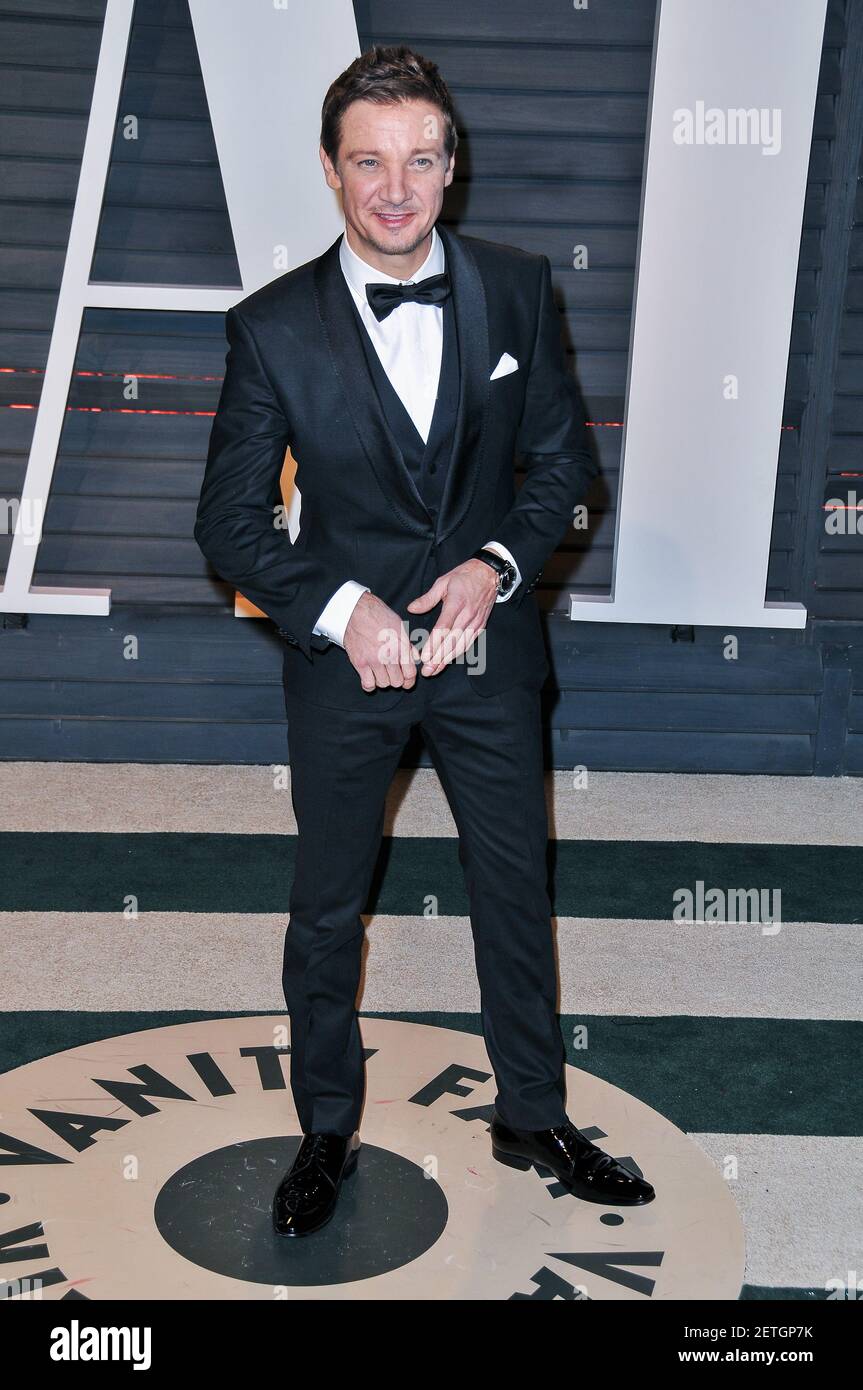 Jeremy Renner walking the red carpet at the 2017 Vanity Fair Oscar ...