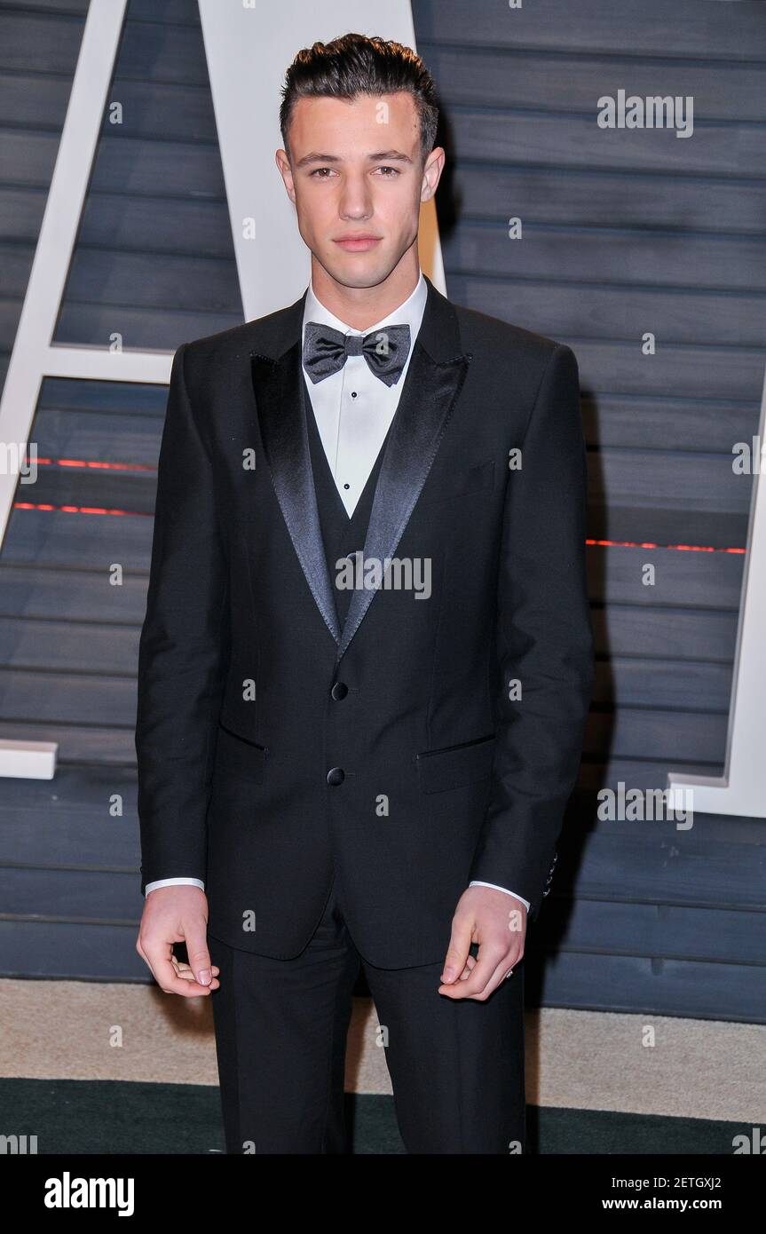 Cameron Dallas walking the red carpet at the 2017 Vanity Fair Oscar ...