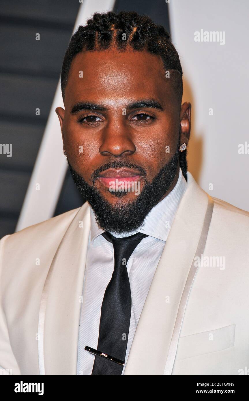Jason Derulo walking the red carpet at the 2017 Vanity Fair Oscar Party ...