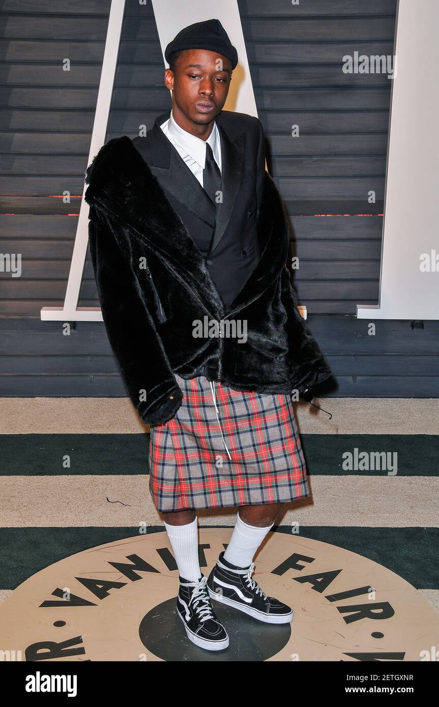 Ashton Sanders walking the red carpet at the 2017 Vanity Fair Oscar ...