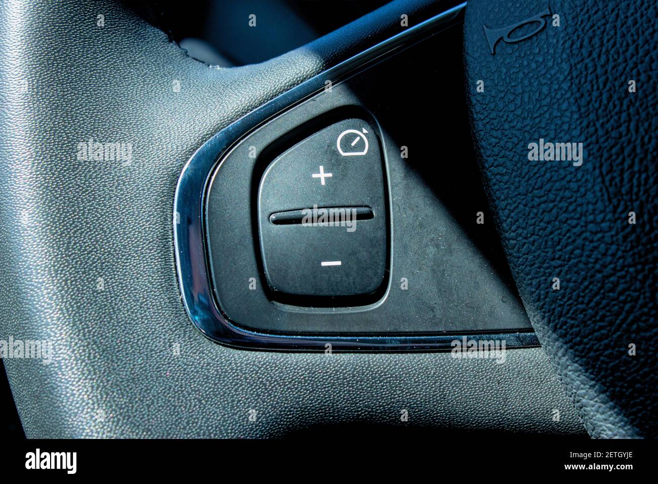 Adjust adjusting hi-res stock photography and images - Alamy