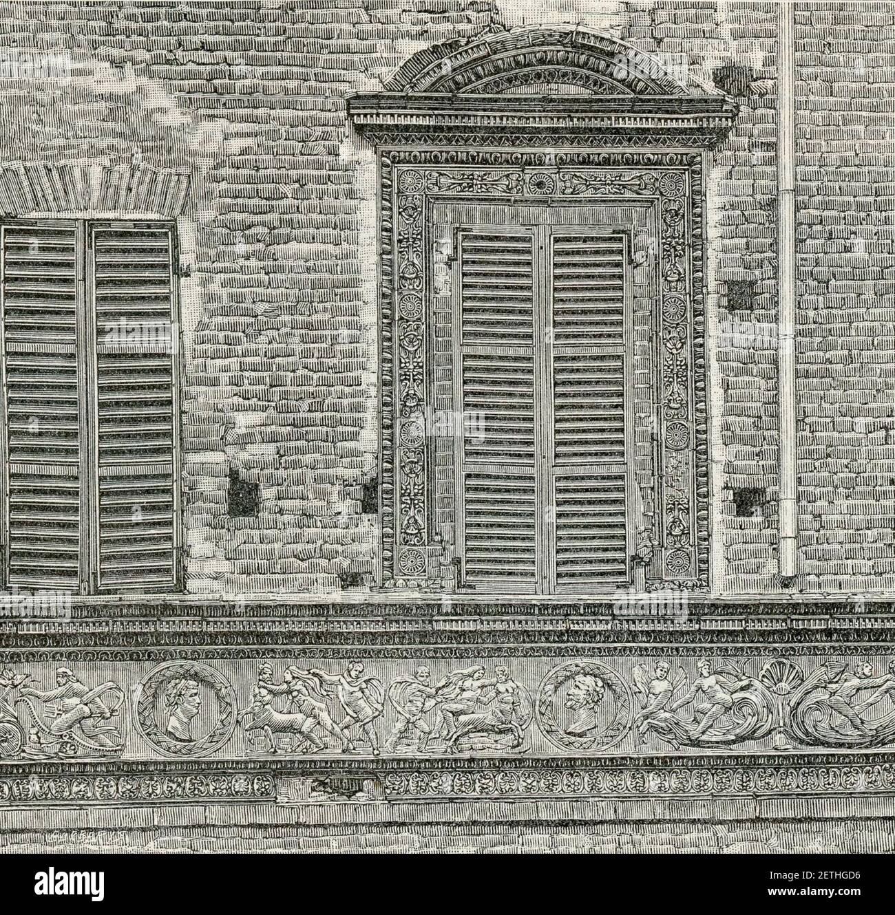 Piacenza una finestra del Palazzo dei Tribunali Stock Photo - Alamy