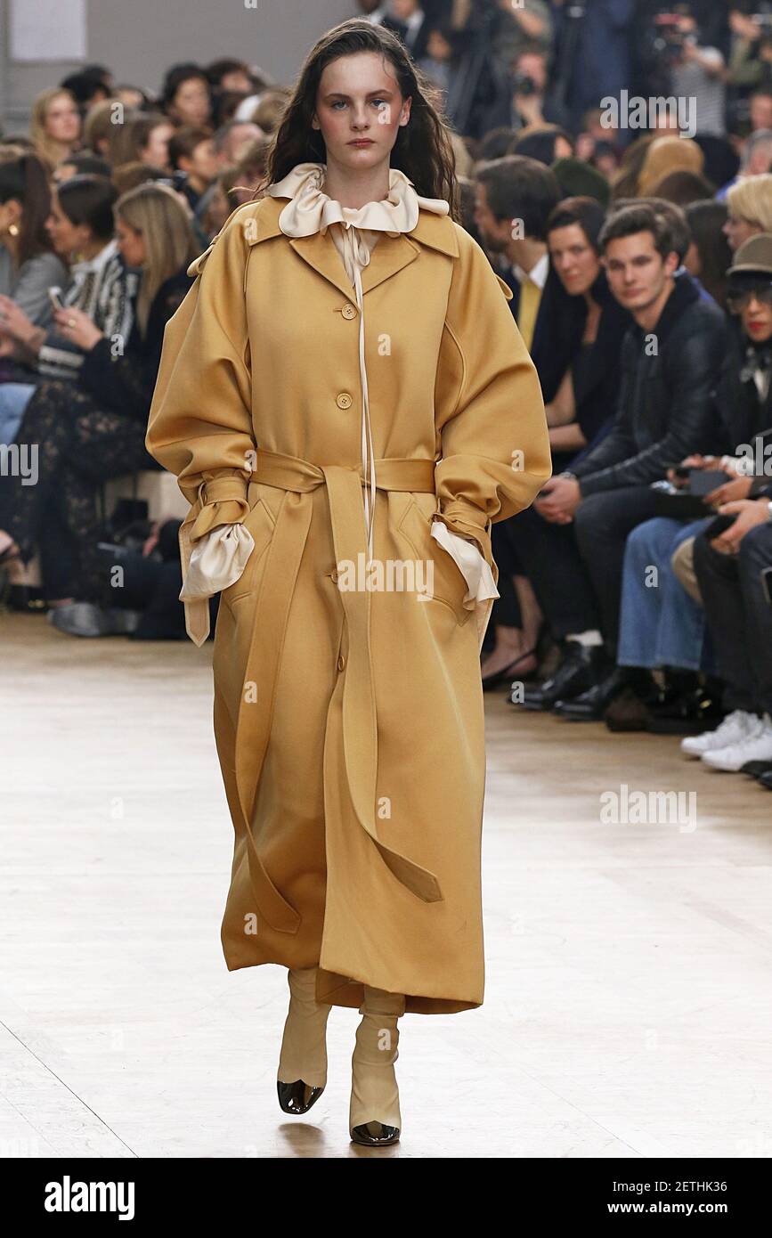 Model Lea Holzfusswalks on the runway during the Nina Ricci Fashion ...