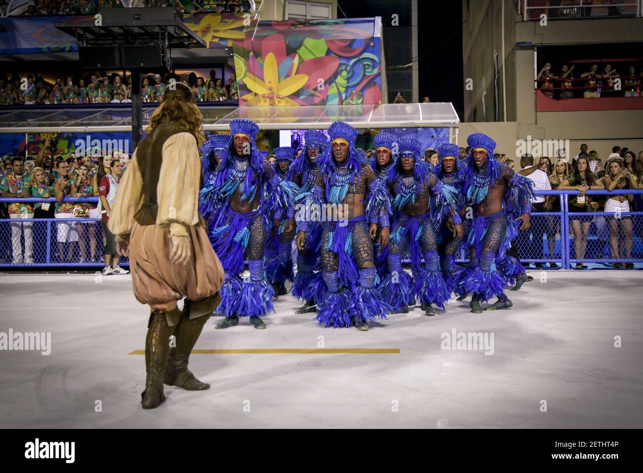 People march in the Carnival parade and during Campeas do Carnaval do ...