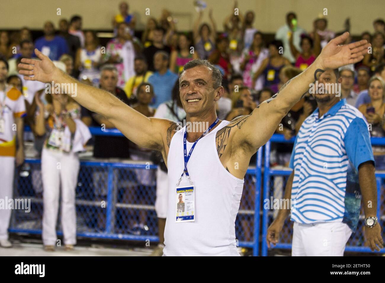 People march in the Carnival parade and during Campeas do Carnaval do ...