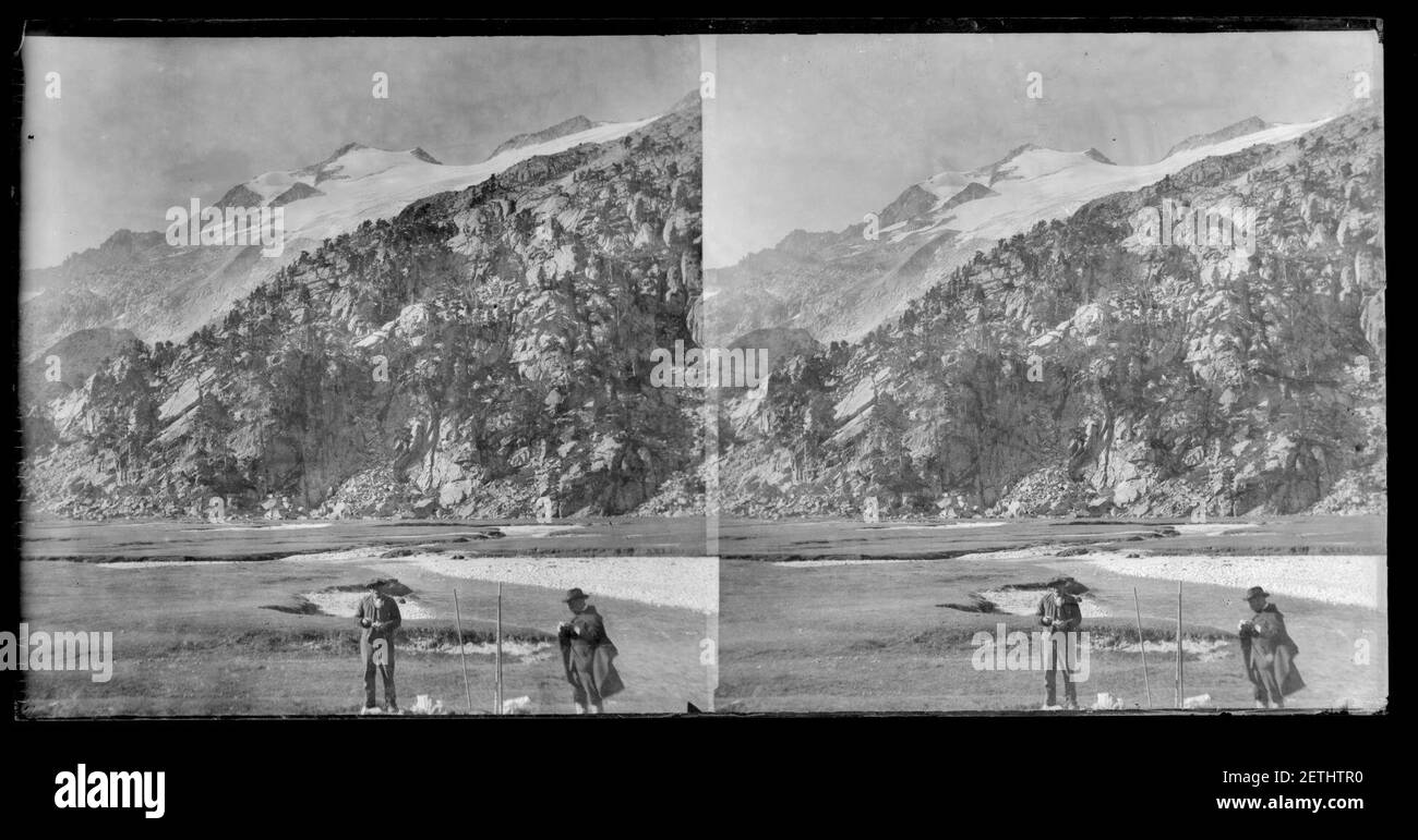 Pic et glacier de l'Aneto vu du plan des Aygalluts - Fonds Trutat ...