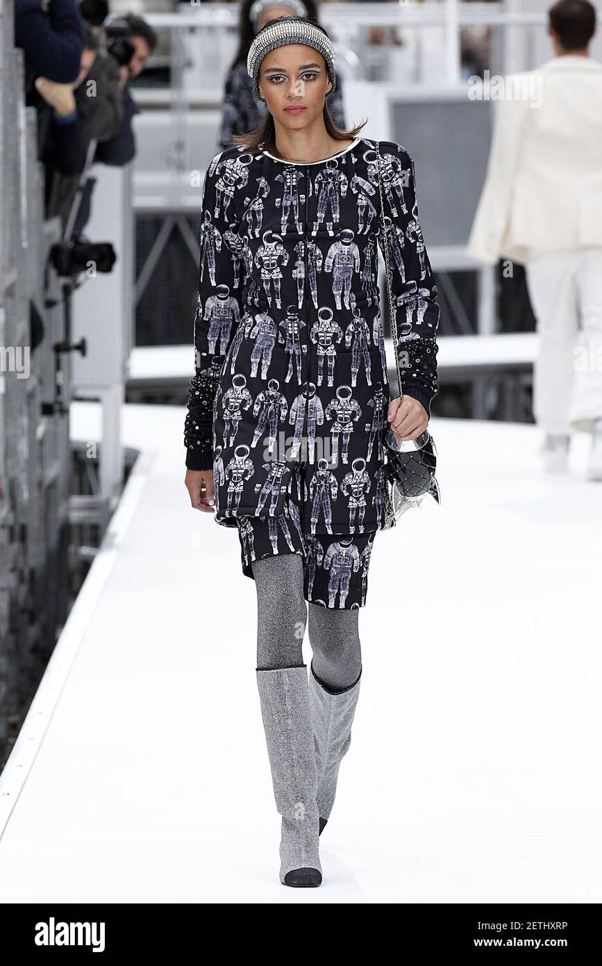 Model Binx Walton walks on the runway during the Chanel Fashion Show at ...