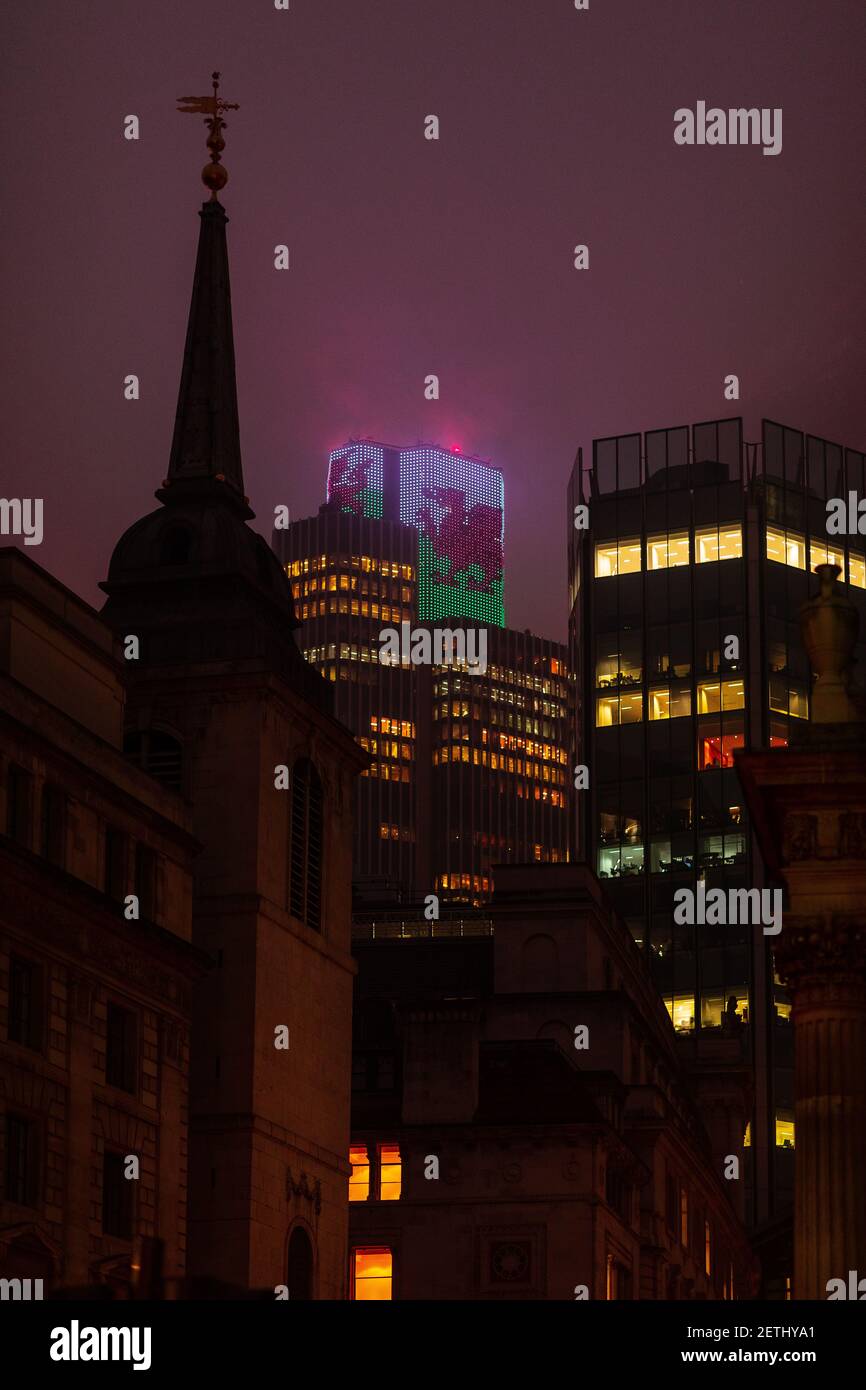 20 bank street at night hi-res stock photography and images - Alamy