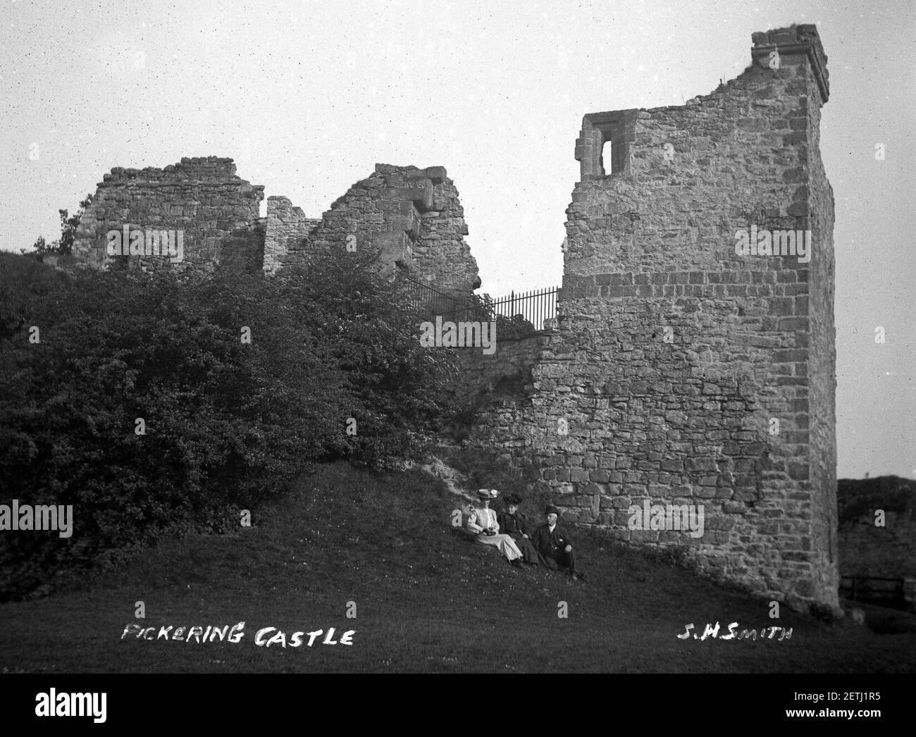 Pickering pickering castle Black and White Stock Photos & Images - Alamy