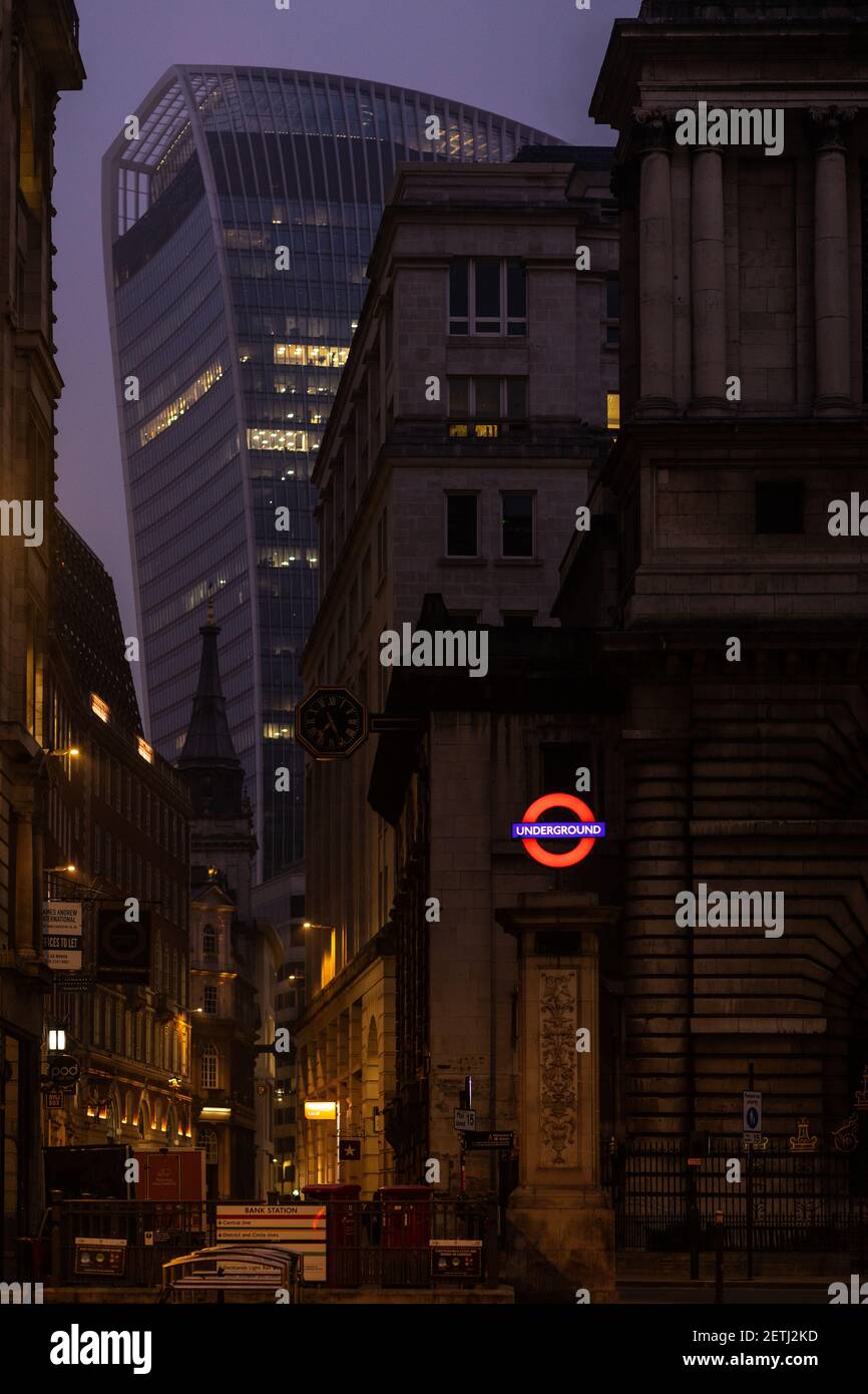 Bank tube station royal exchange hi-res stock photography and images ...