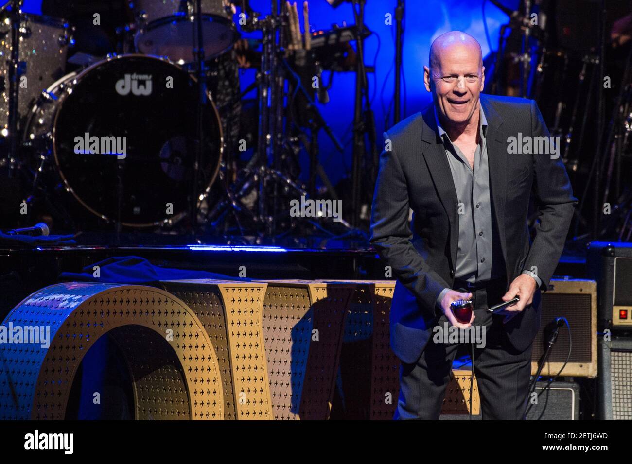 Bruce Willis on stage at Love Rocks NYC! A Change is Gonna Come ...