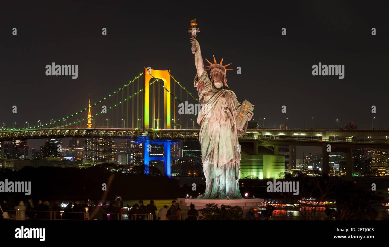 Tokyo, Japan - December 16, 2017 : Cityscape of Tokyo Night view ...
