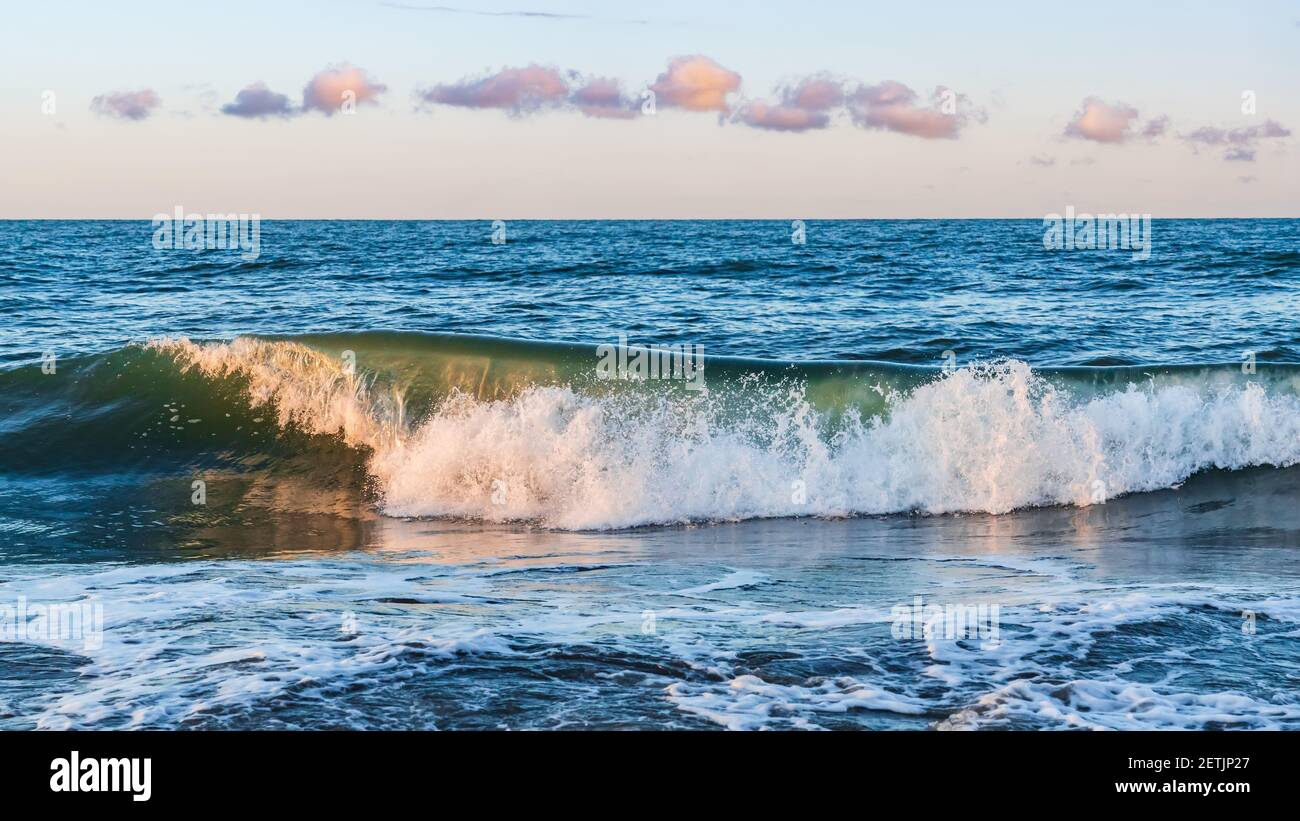 Splashing waves on the beach Stock Photo - Alamy