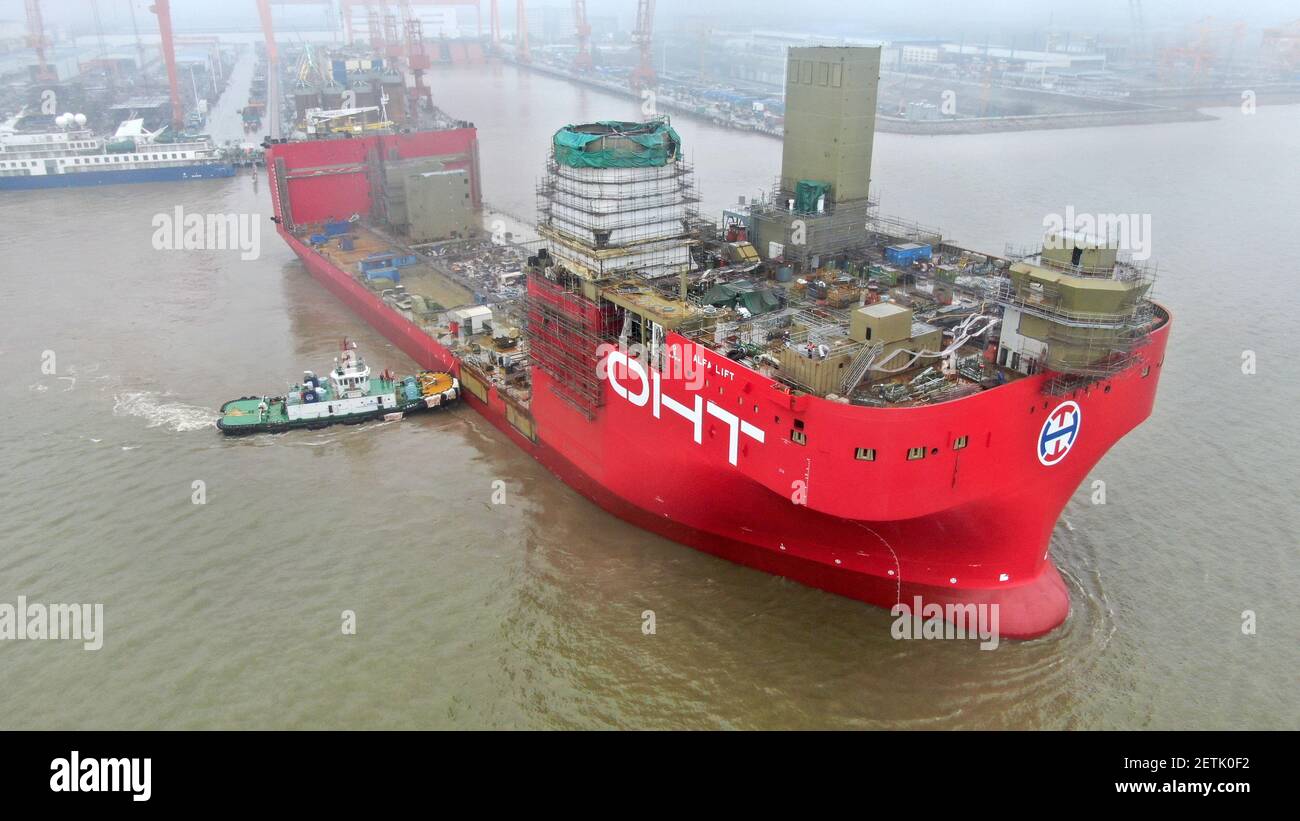 Heavy lift carrier hi-res stock photography and images - Alamy