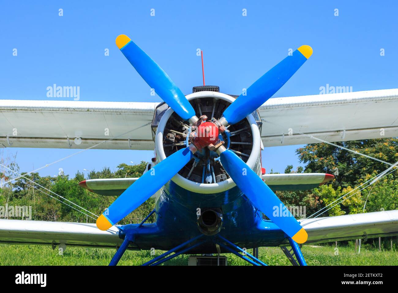 Airplane plane wings propeller hi-res stock photography and images - Alamy