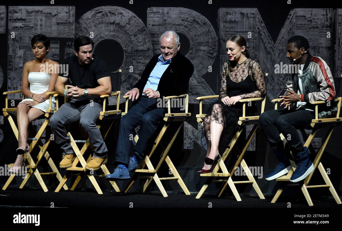 LAS VEGAS, NV - MARCH 28: (L-R) Actors Isabella Moner, Mark Wahlberg ...