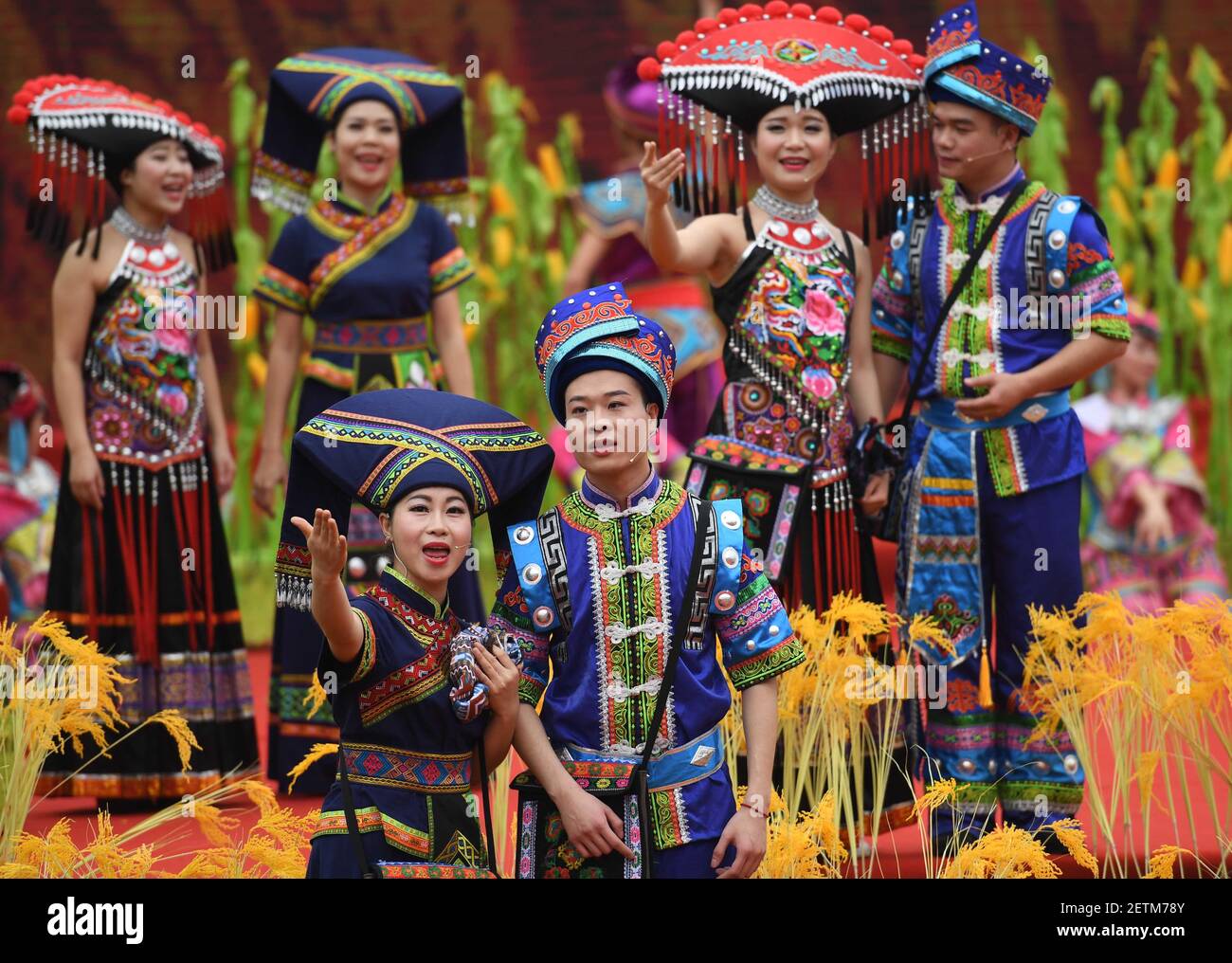 (170330) -- NANNING, March 30, 2017 (Xinhua) -- Singers perform at a ...