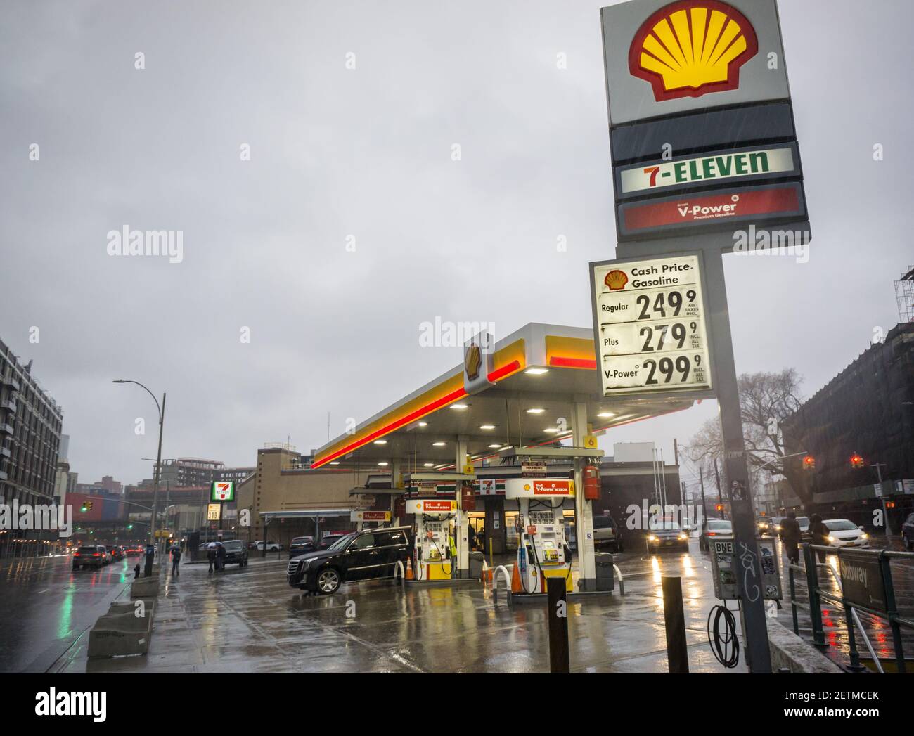 A Shell gas station in the Long Island City neighborhood of Queens in ...