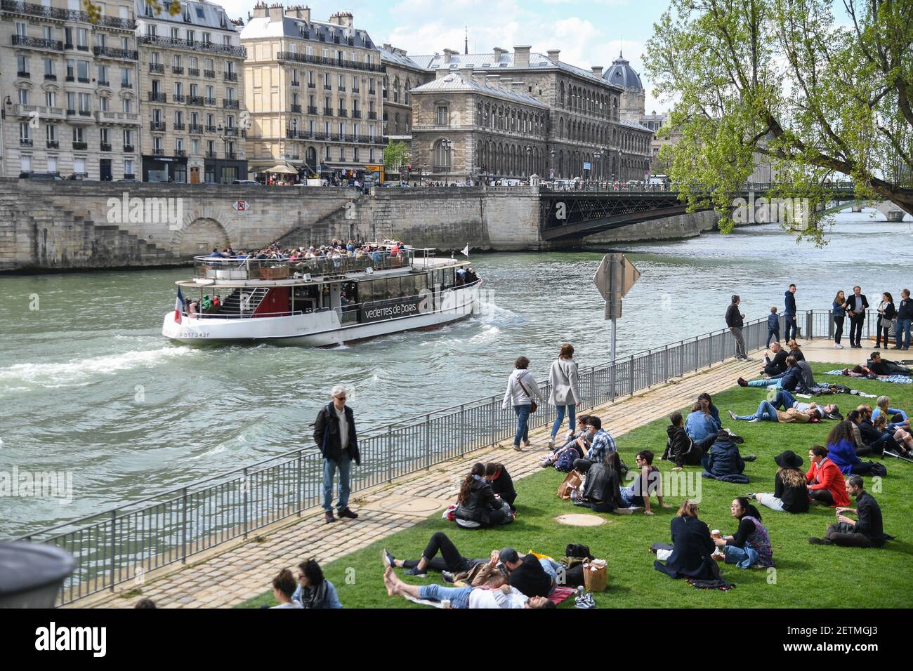 April 2, 2017- Paris, France - Paris Mayor Anne Hidalgo open "Rives de ...