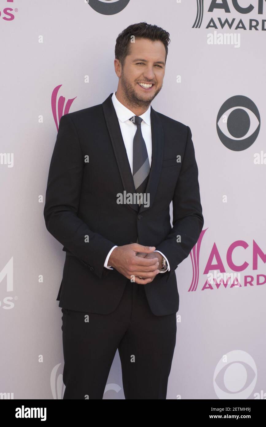 Luke Bryan arrives on the red carpet at the Academy of Country Music ...