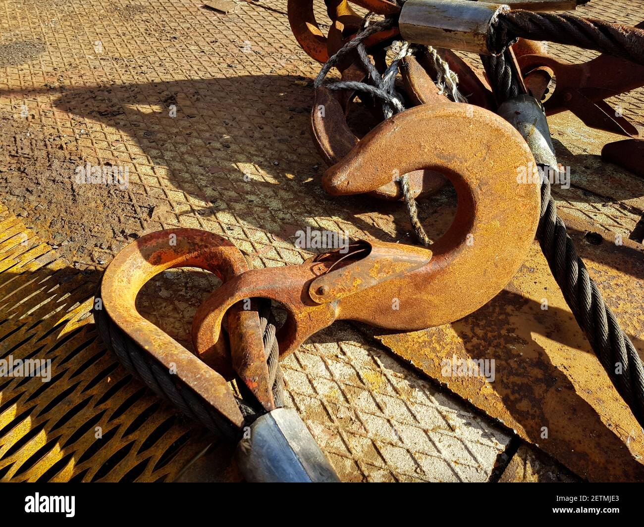 Lifting slings hi-res stock photography and images - Alamy