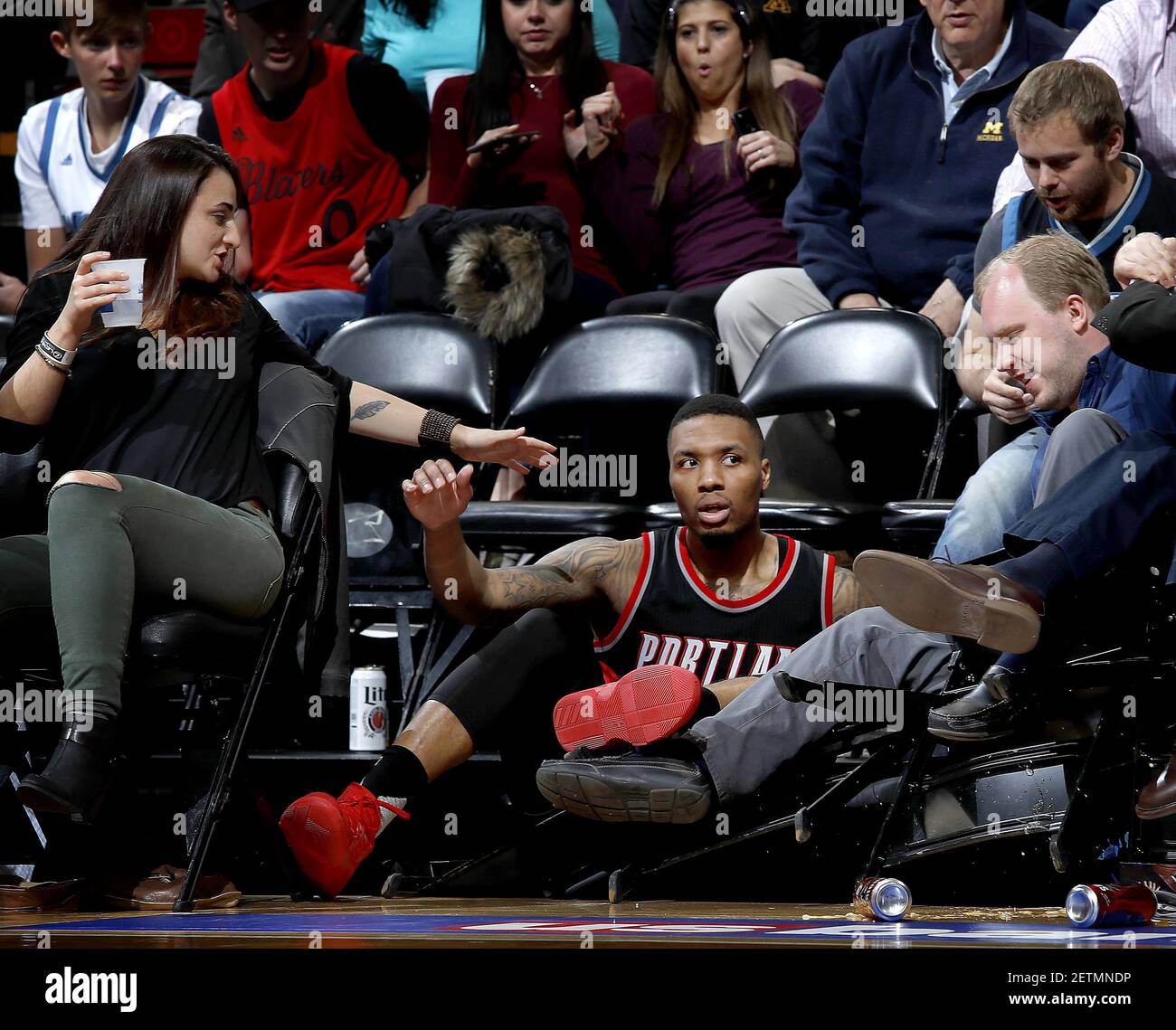 Nba courtside seats hi-res stock photography and images - Alamy