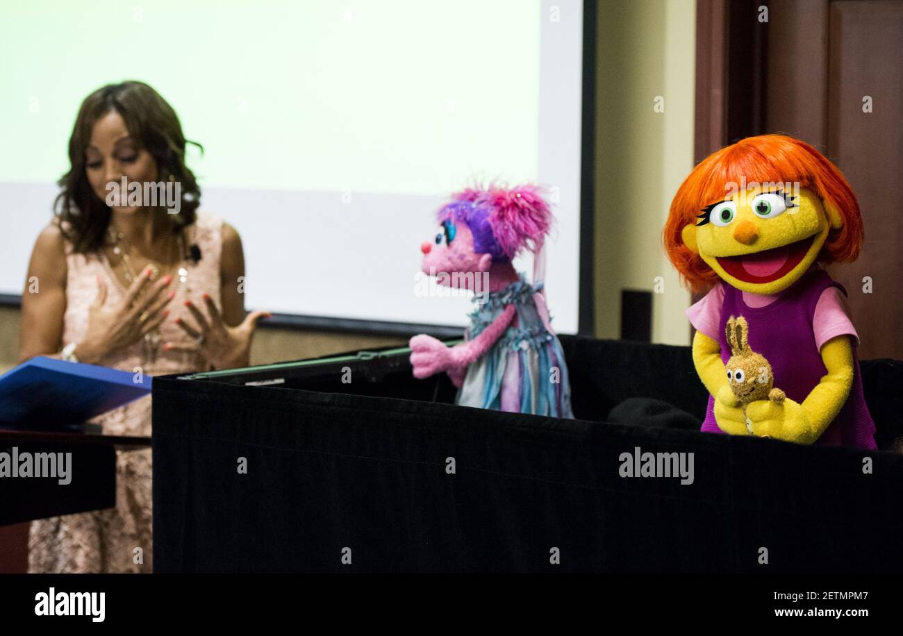 UNITED STATES - APRIL 4: From left, actress Holly Robinson Peete, and ...