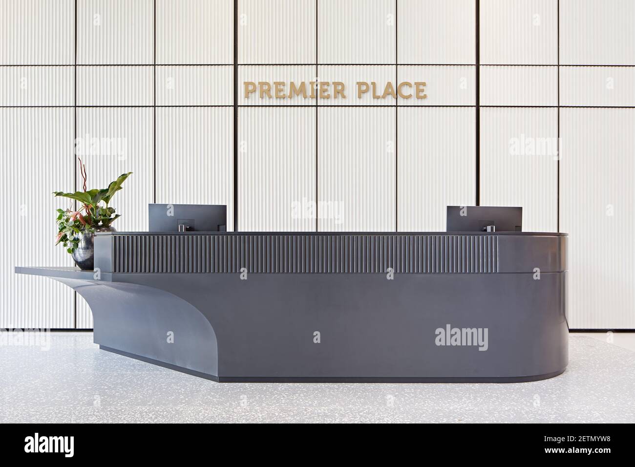 Sculptural reception desk. Premier Place, City of London, United ...