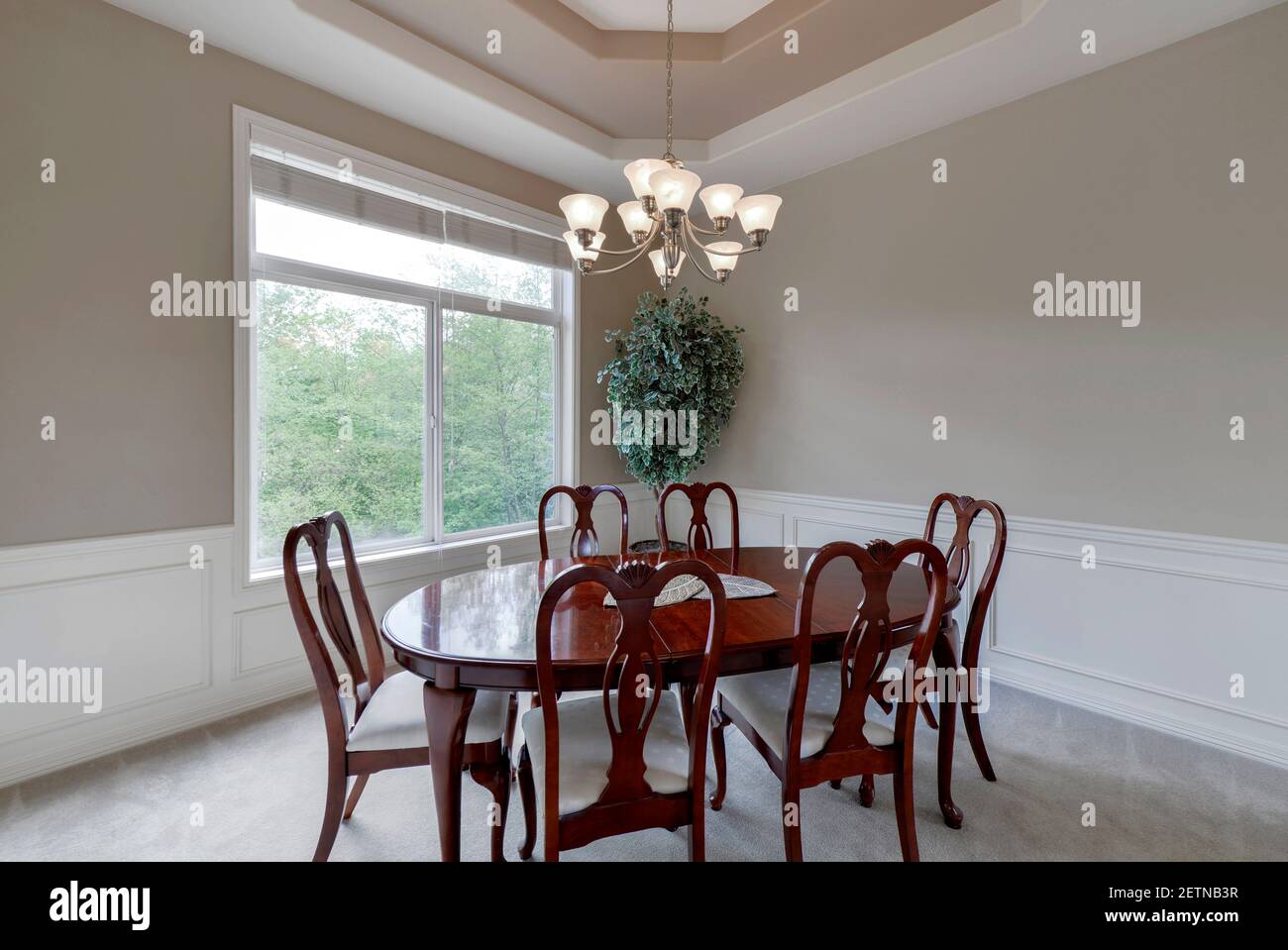 Modern residential dining room interior Stock Photo - Alamy