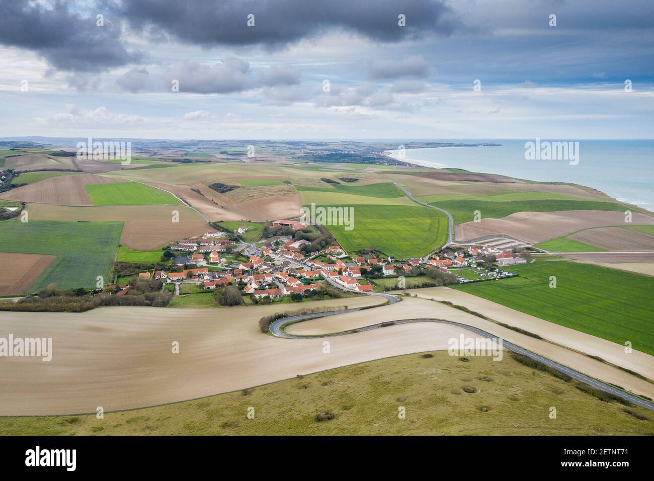 Village d'Escalles vu du ciel, France, Hauts de France, Côte d'opale ...