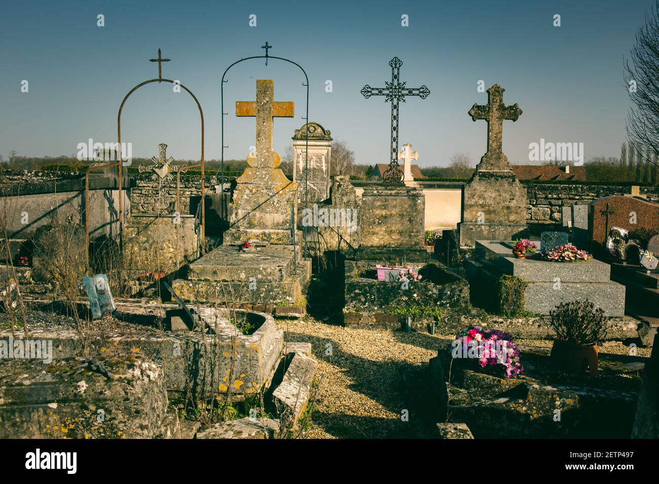 Somber grave hi-res stock photography and images - Alamy