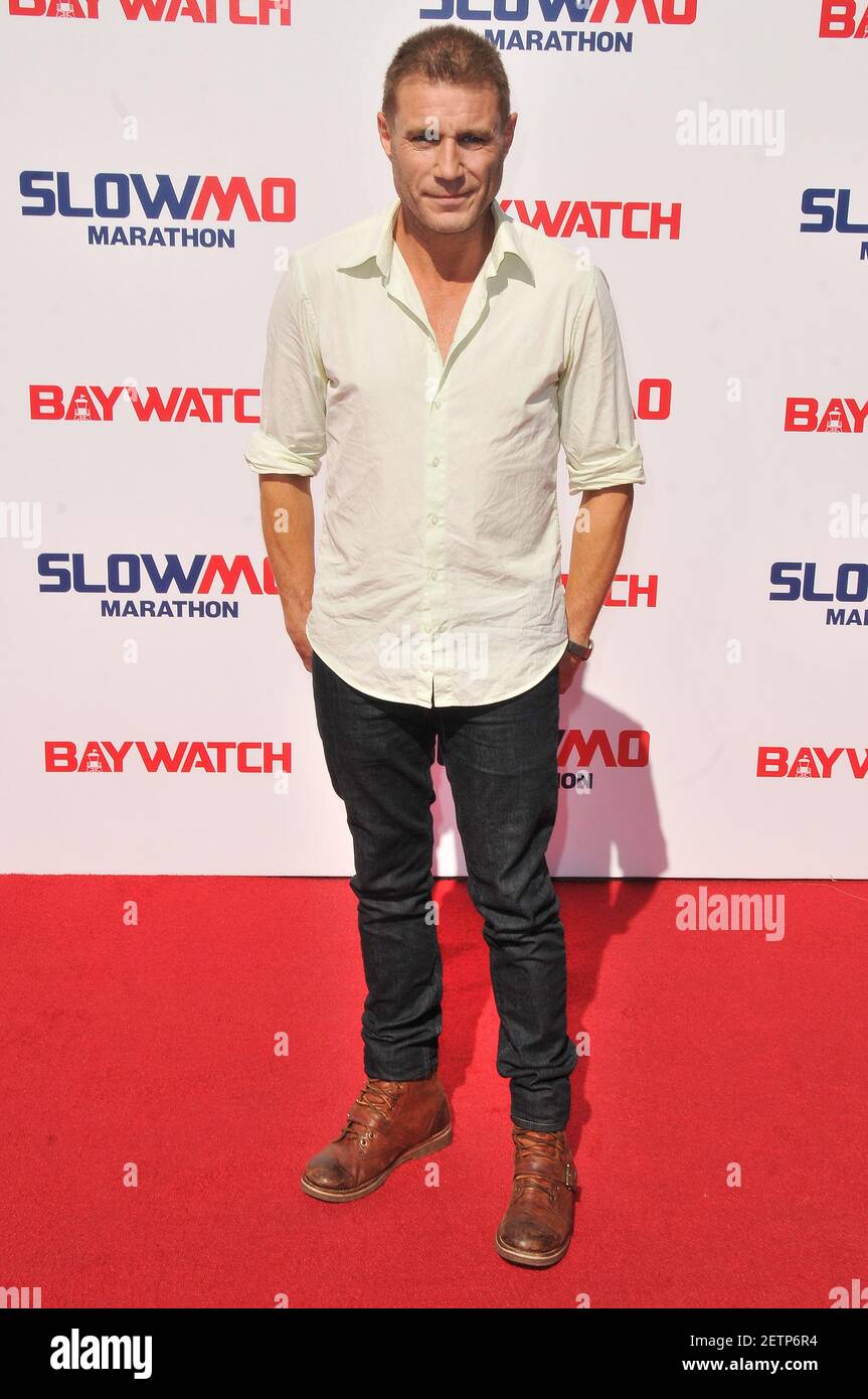 Jason Simmons arrives at the "Baywatch" Slow Motion Marathon held at ...