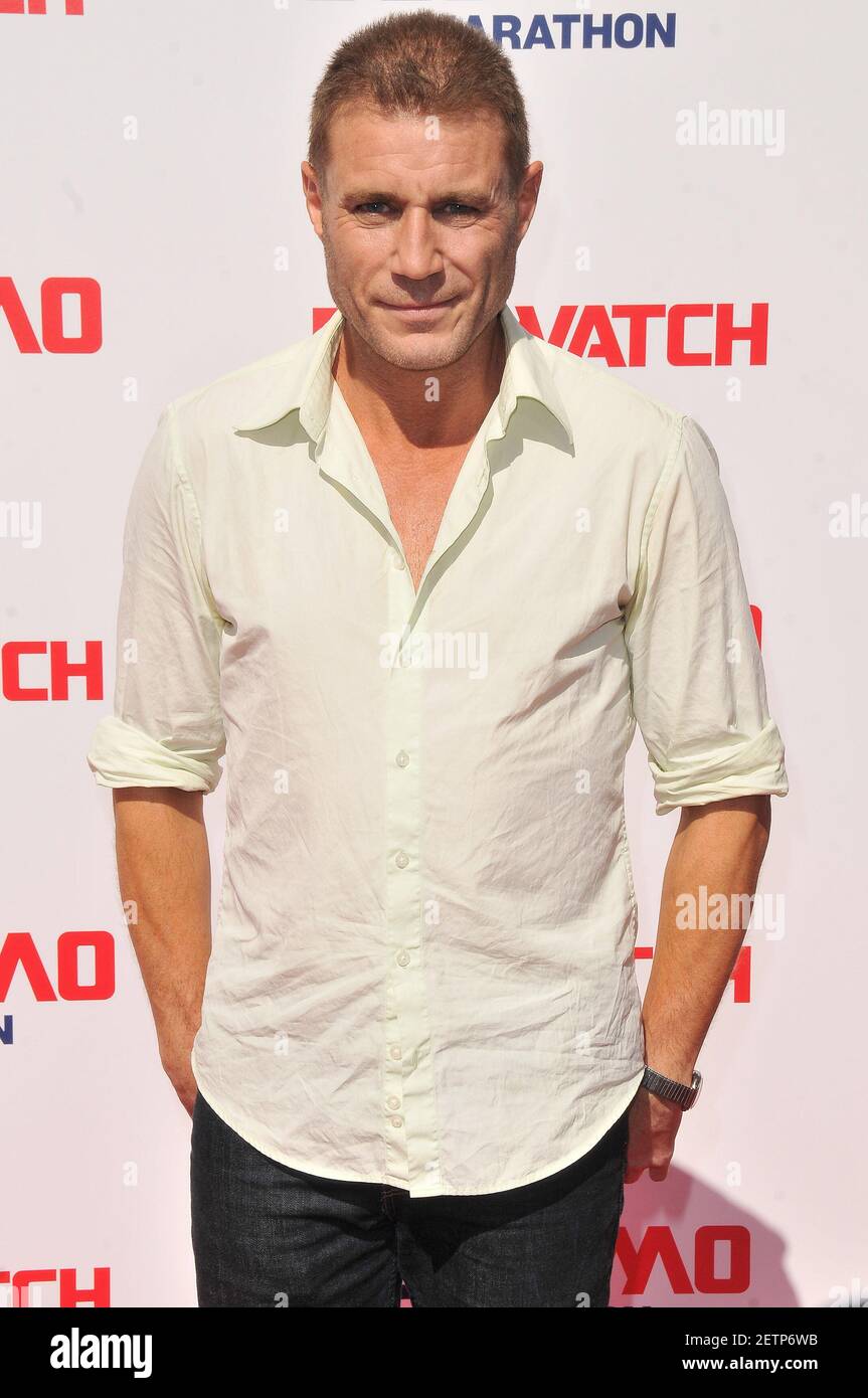 Jason Simmons arrives at the "Baywatch" Slow Motion Marathon held at ...