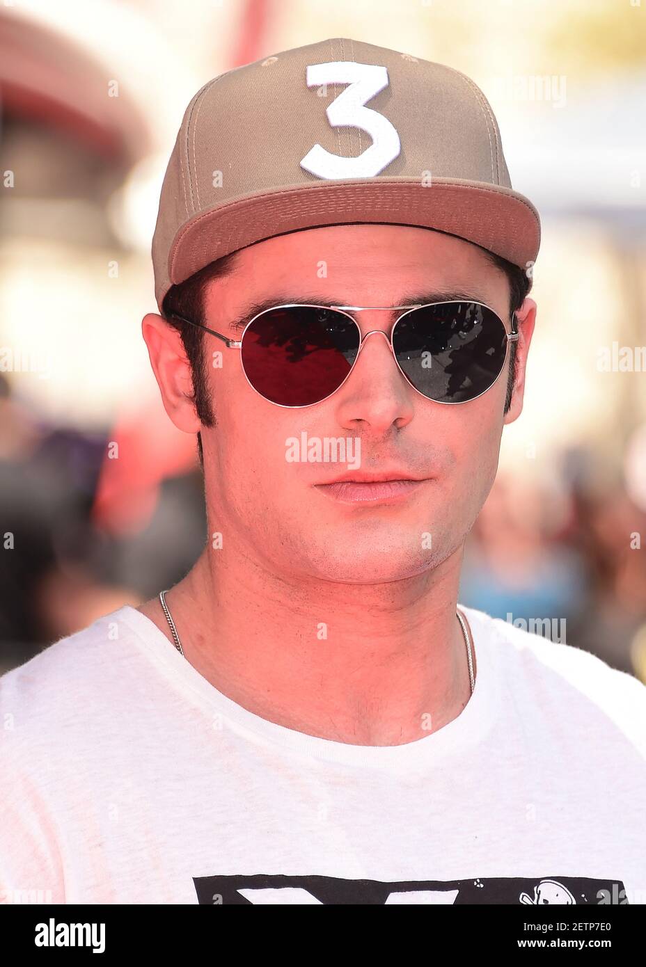 LOS ANGELES, CA - APRIL 22: Zac Efron at the "Baywatch" Slow Motion ...