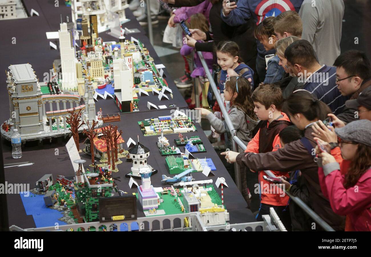 (170423) -- VANCOUVER, April 23, 2017 (Xinhua) -- People look at LEGO ...