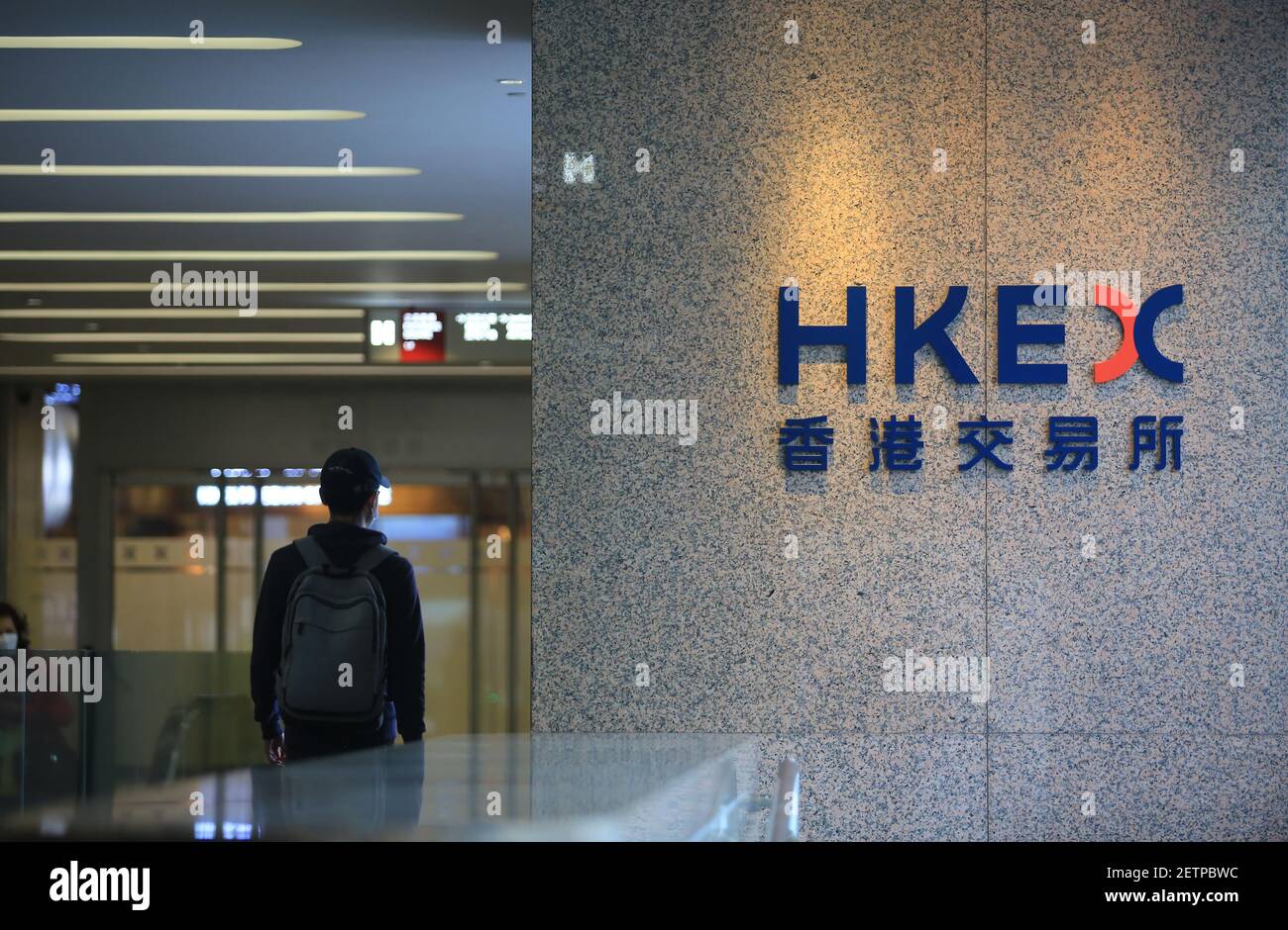 Pan down building hi-res stock photography and images - Alamy