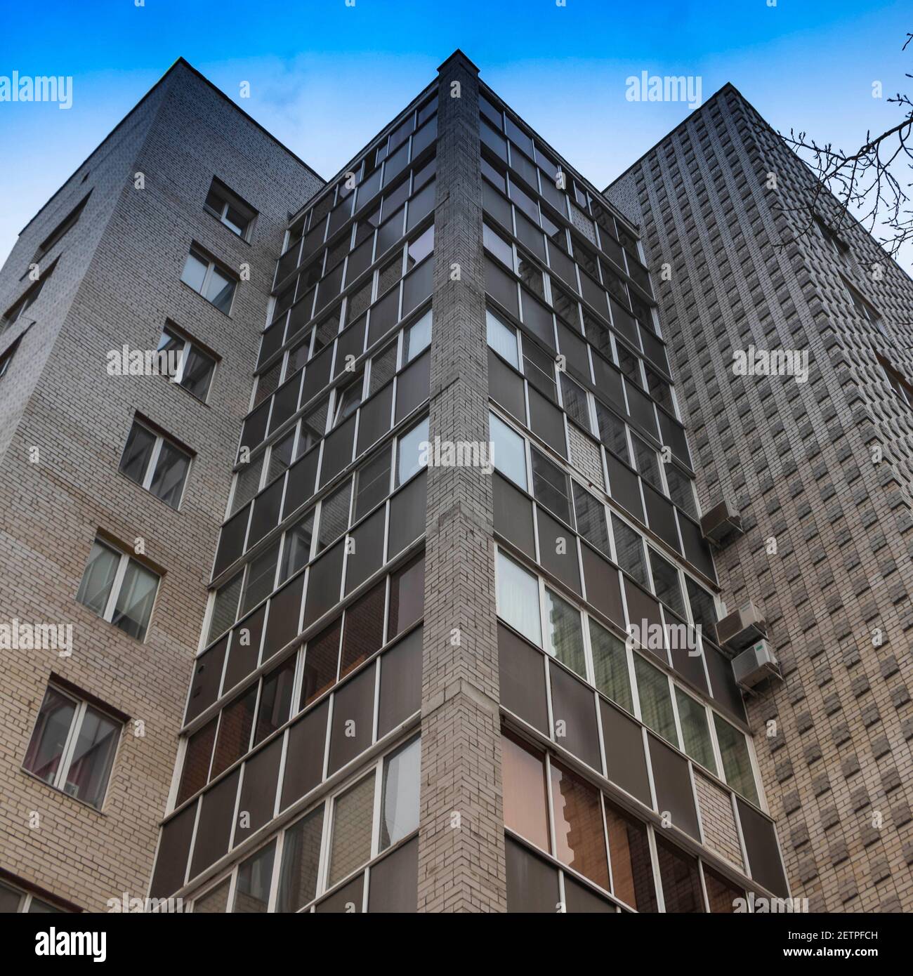 Tall residential building hi-res stock photography and images - Alamy