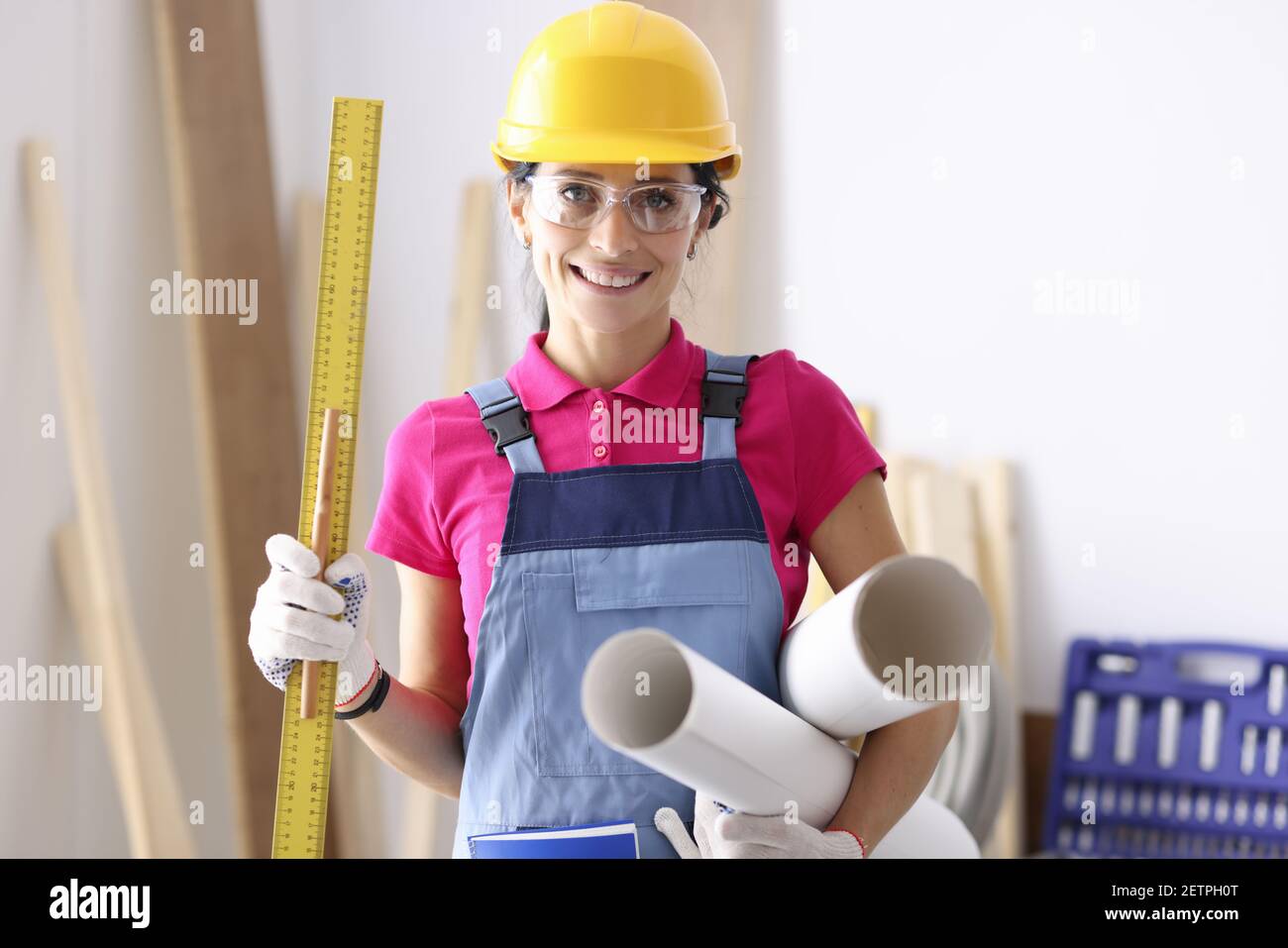 Woman with ruler hi-res stock photography and images - Alamy