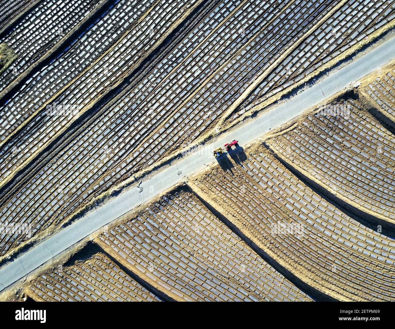 (170428) -- CHENGDE, April 28, 2017 (Xinhua) -- Aerial photo taken on ...