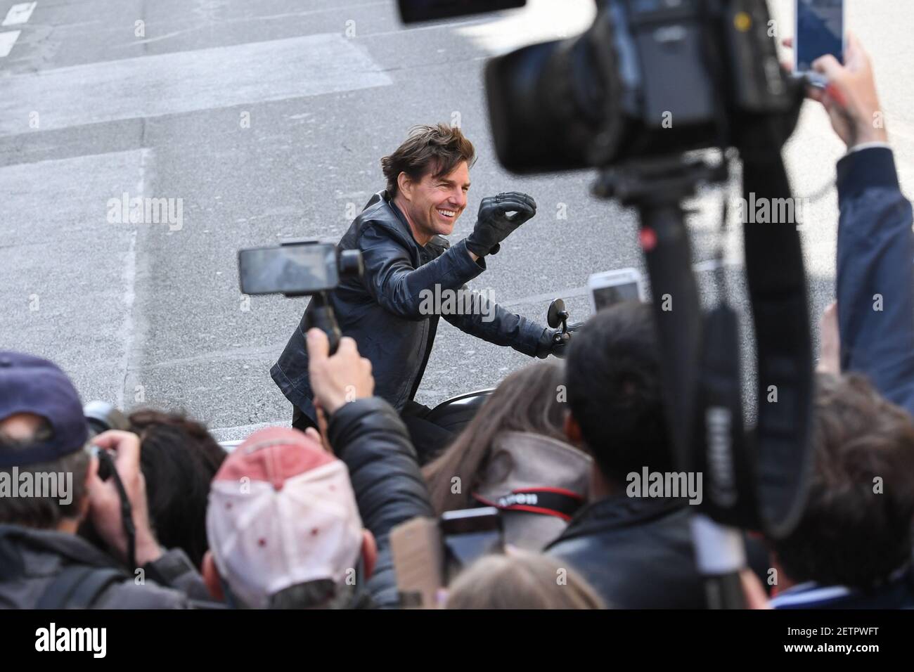 April 30, 2017 - Tom Cruise filming a new scene of 'Mission Impossible ...